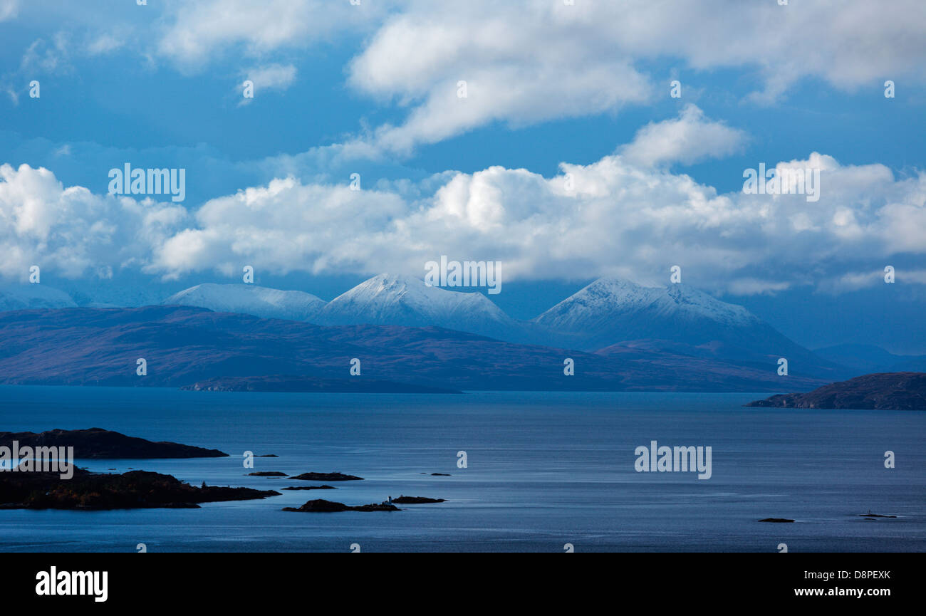 Snow and clouds sitting on the Skye Cuillin Ridge Inner Hebrides ...