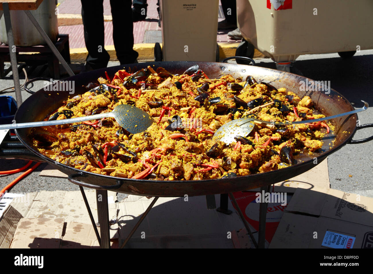 Half cooked spanish paella Stock Photo - Alamy