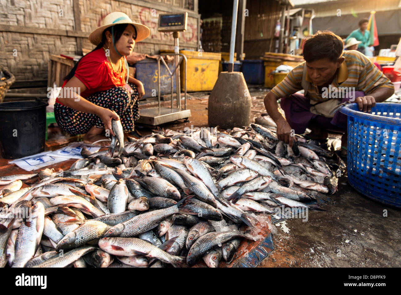 Mandalay fish market hi-res stock photography and images - Alamy