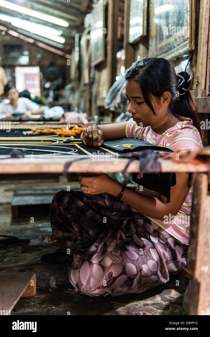 Mandalay silk weaving hi-res stock photography and images - Alamy