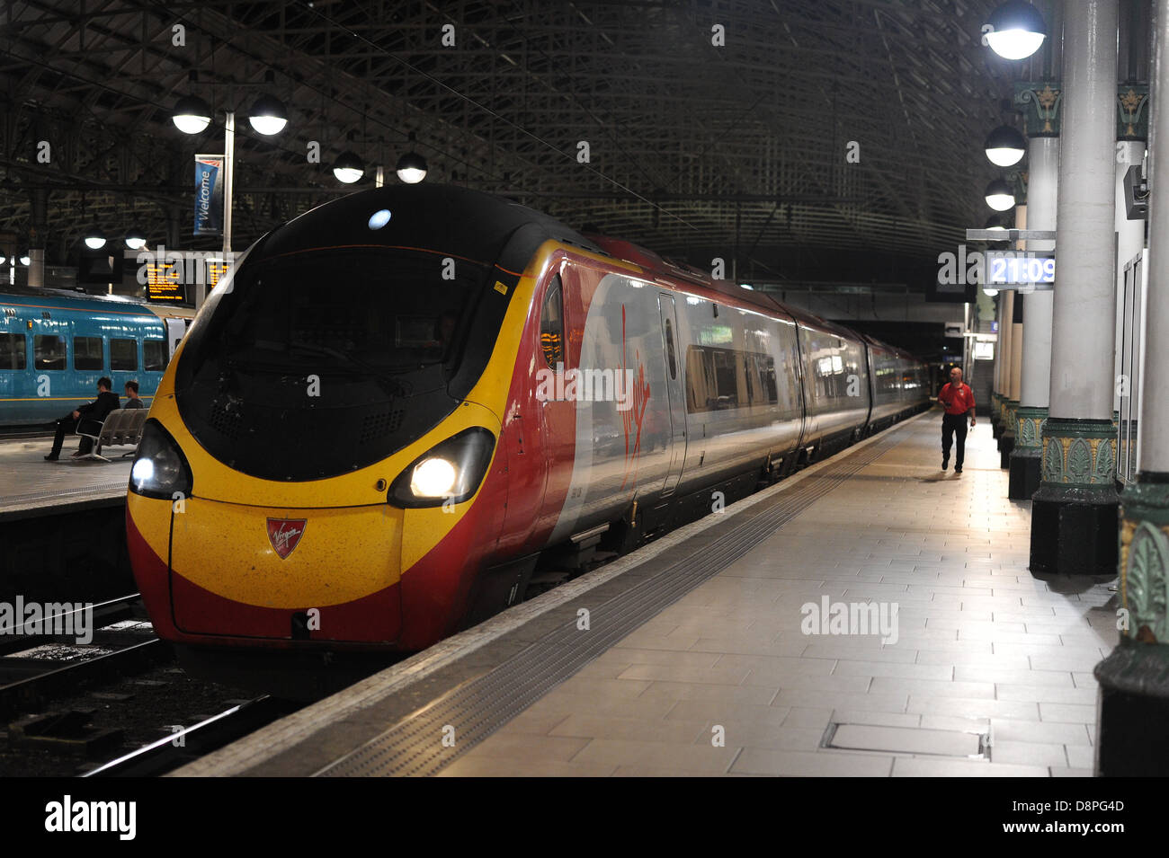 Virgin Pendolino Train at Manchester Piccadilly Train Station ...