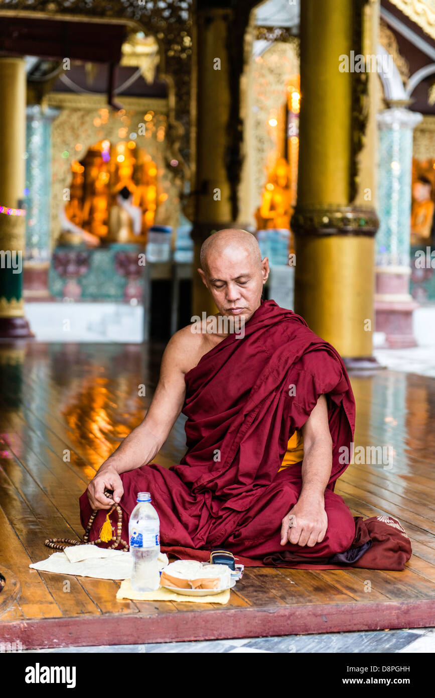 Buddhist monks meditating hi-res stock photography and images - Alamy