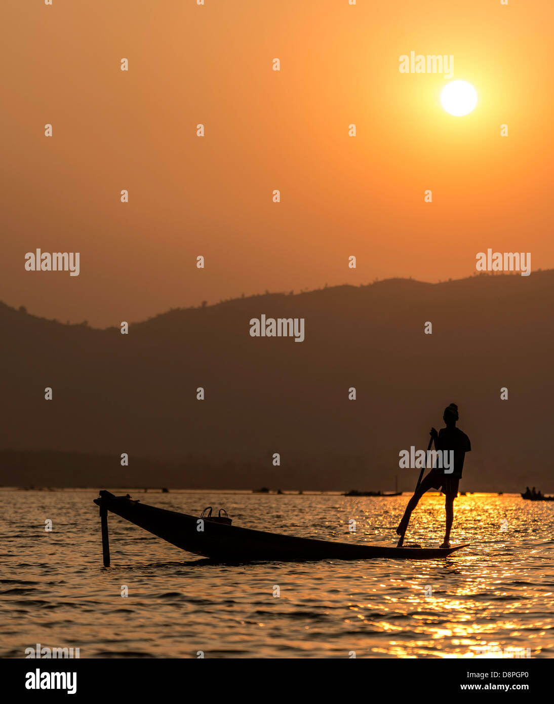 Fisherman on inle lake hi-res stock photography and images - Alamy