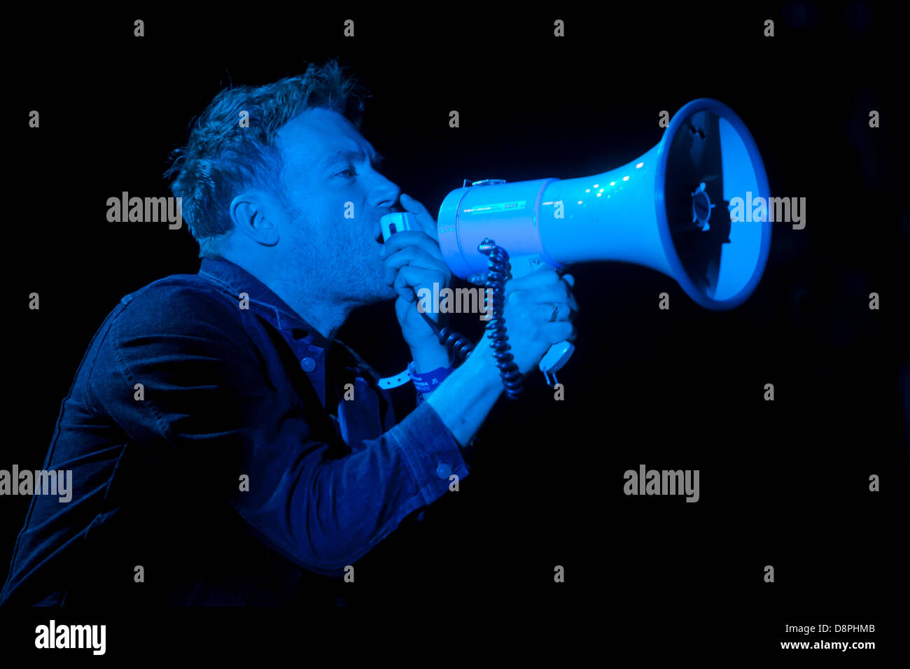 Damon Albarn from Blur singing through a megaphone at Optimus Primavera ...