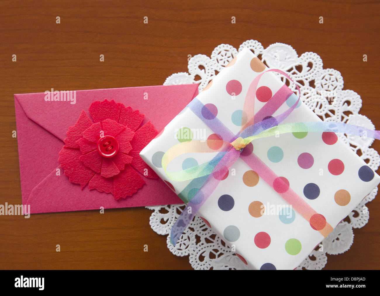 Gift box and a message card Stock Photo - Alamy