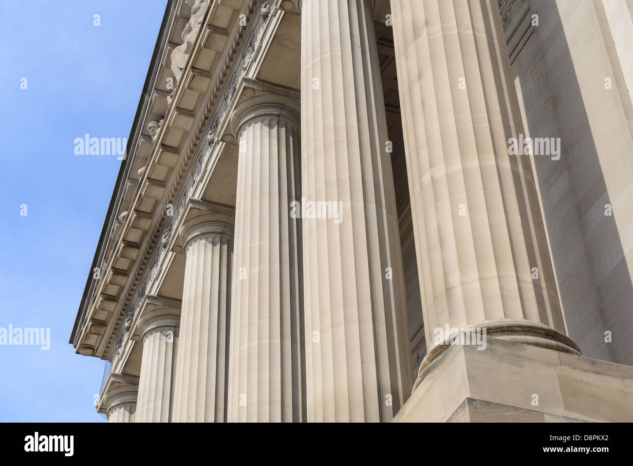 Angled concrete columns hi-res stock photography and images - Alamy