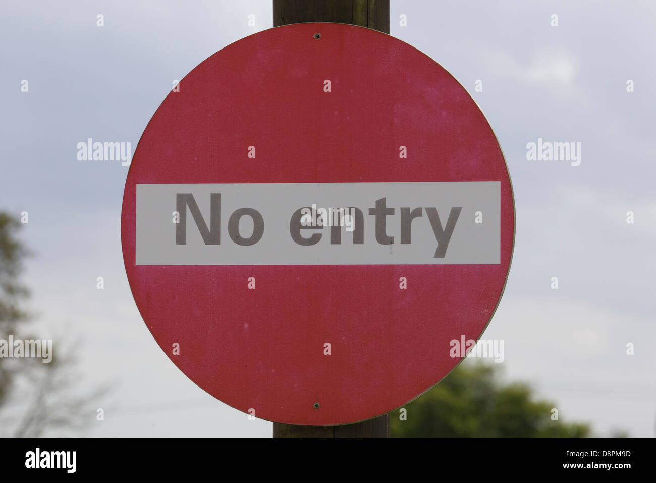 Round No entry sign for Pedestrians and Traffic Stock Photo - Alamy