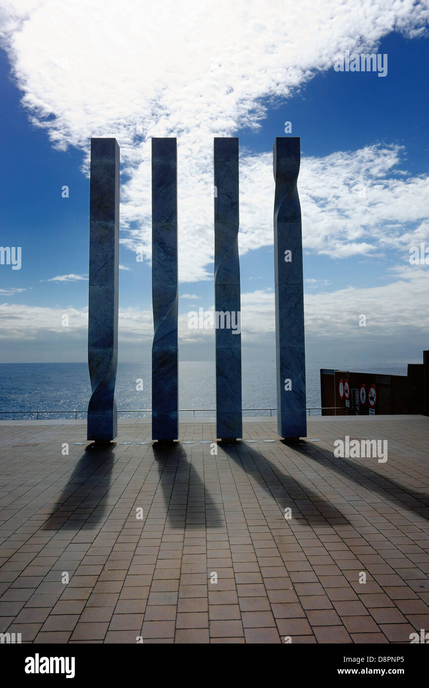 Four artistic pillars create shadows by the seafront in Barcelona Stock ...