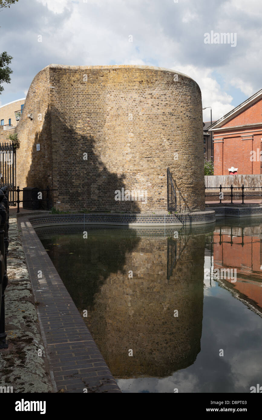 Reflection of water wall hi-res stock photography and images - Alamy