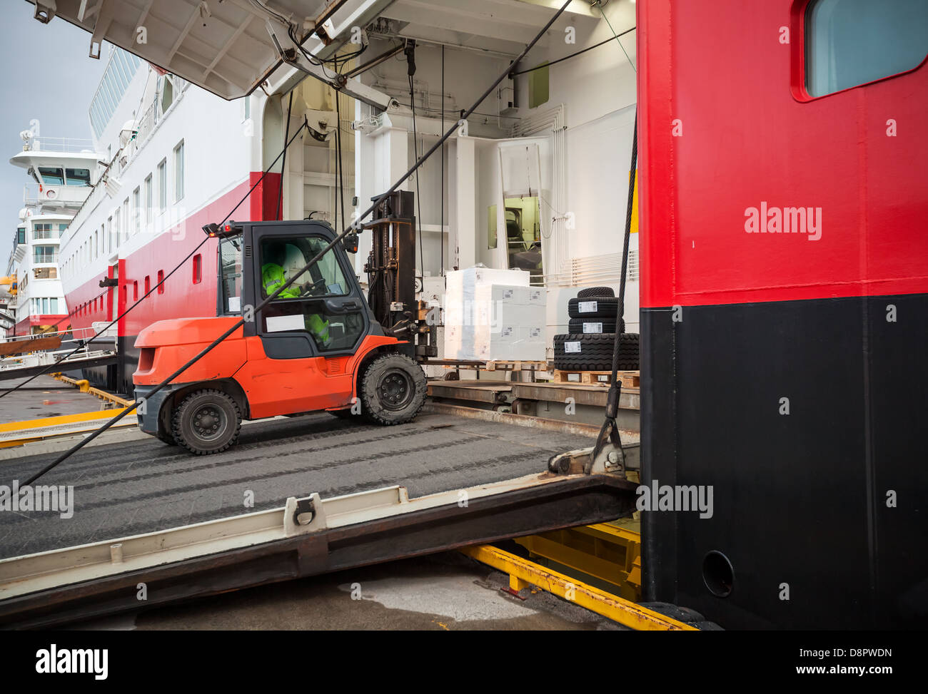 Side loader truck hi-res stock photography and images - Alamy