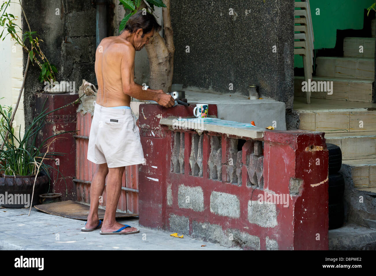 Man in the Streets of Manila, Philippines Stock Photo - Alamy
