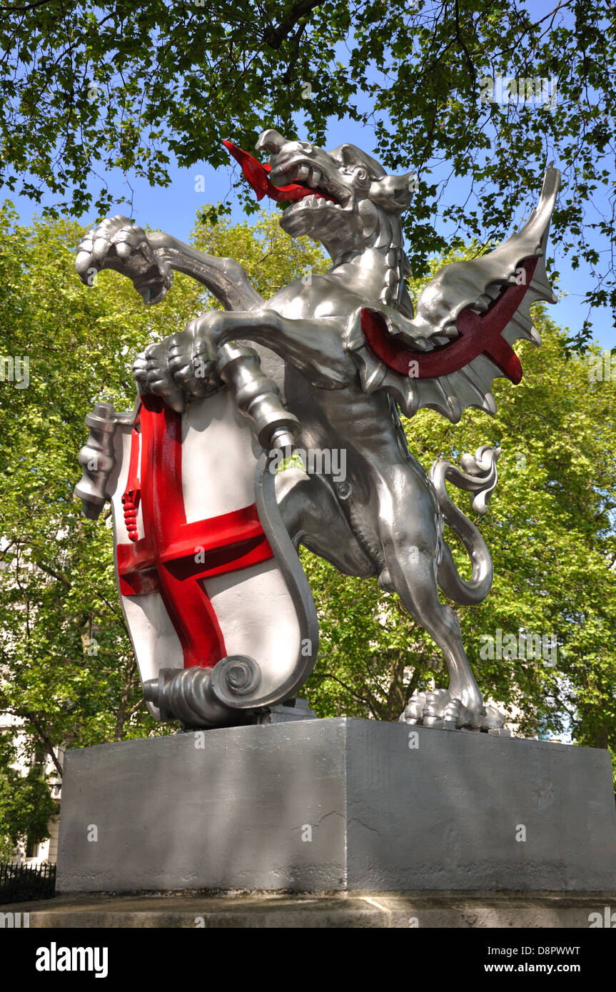 City of london dragon statues hi-res stock photography and images - Alamy