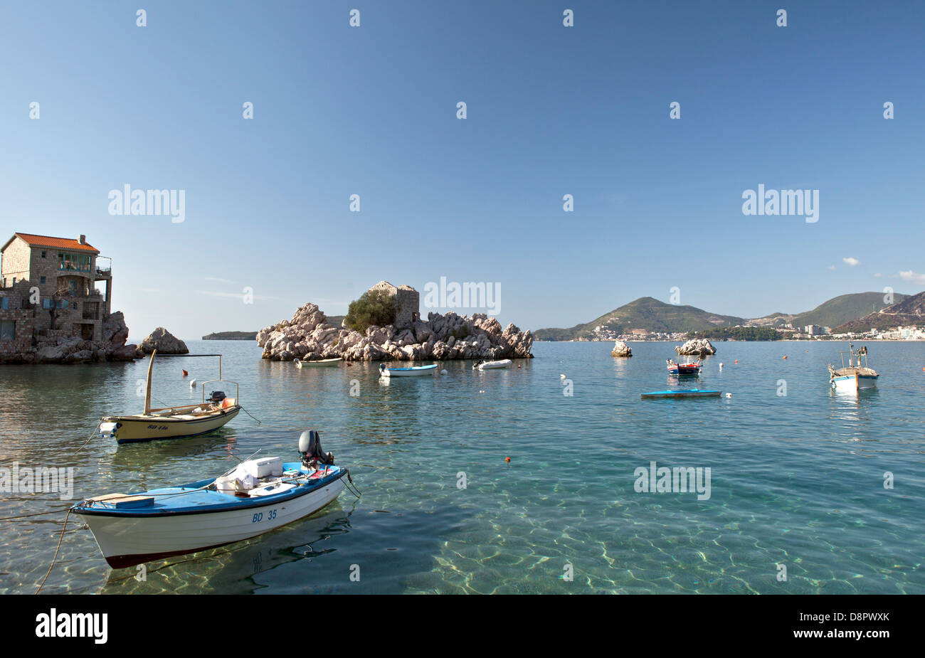 Boats on turquoise ocean hi-res stock photography and images - Alamy