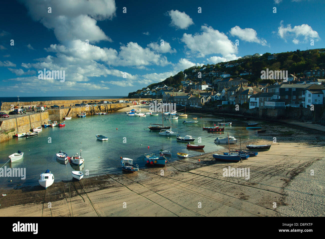 Mousehole harbour hi-res stock photography and images - Alamy