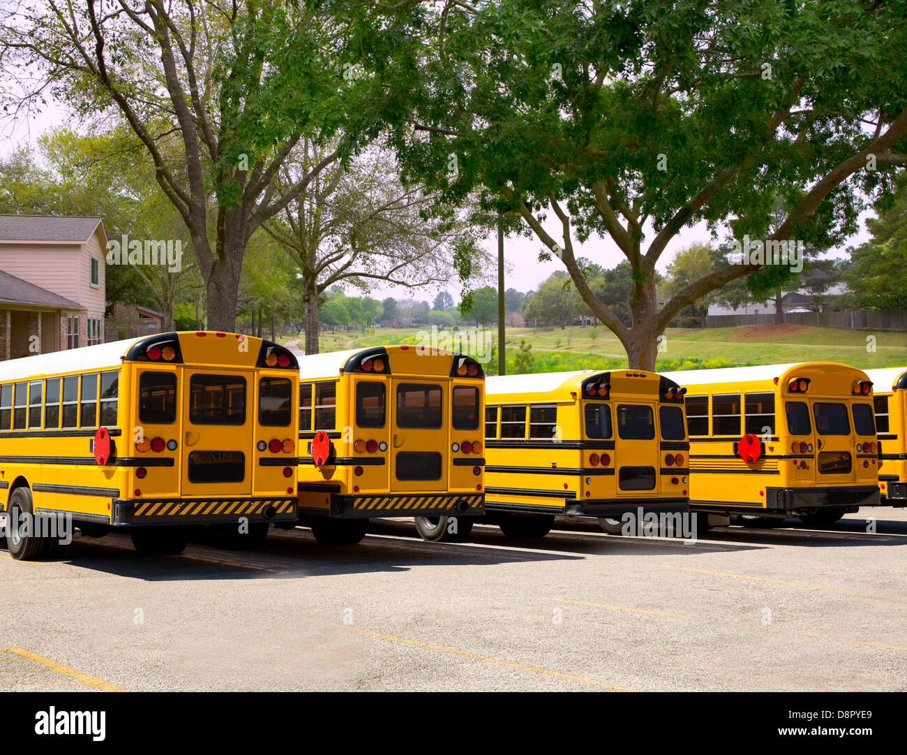 Primary school buses hi-res stock photography and images - Alamy