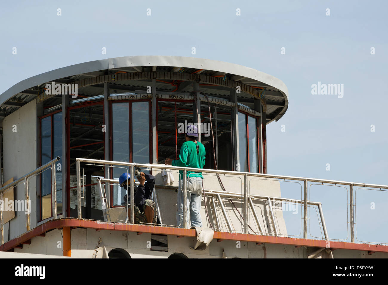 Construction Workers in Manila, Philippines Stock Photo - Alamy