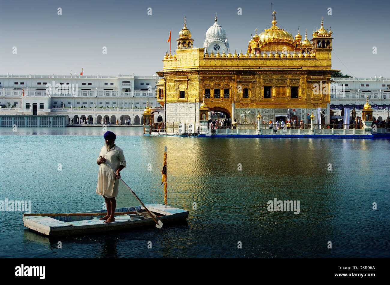 sacred lake of the golden temple of Amritsar Stock Photo - Alamy