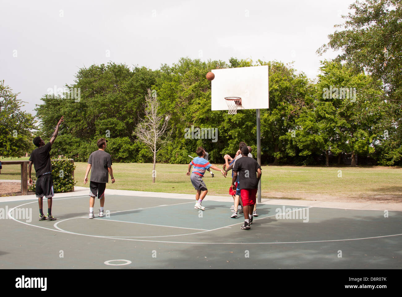 Group Of Guys Playing Basketball Stock Photo - Alamy