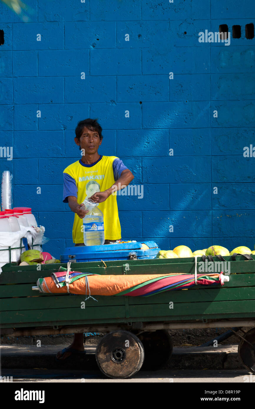 Manila street vendor hi-res stock photography and images - Alamy