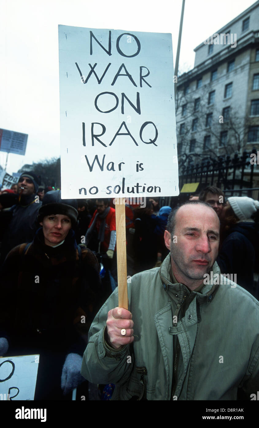 Crowd demo hi-res stock photography and images - Alamy