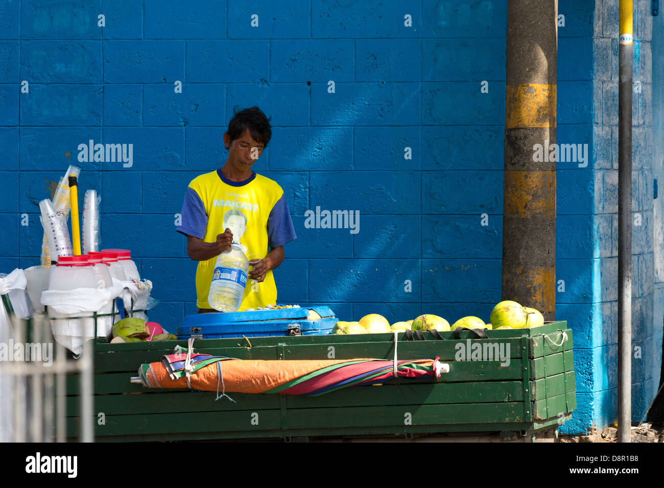 Manila street vendor hi-res stock photography and images - Alamy