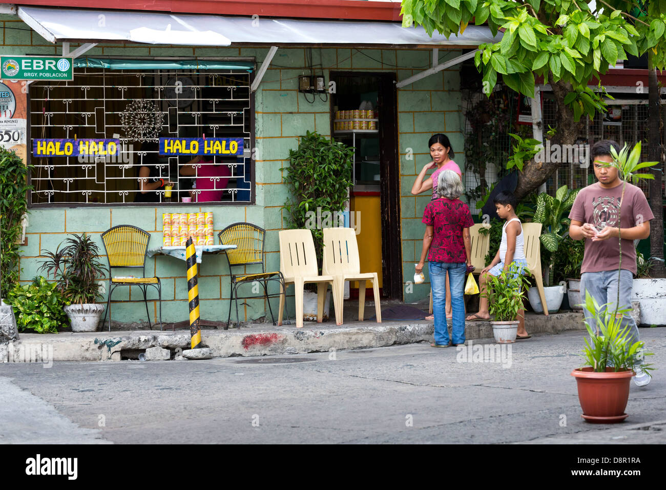 Everyday Life in the Streets of Manila, Philippines Stock Photo - Alamy