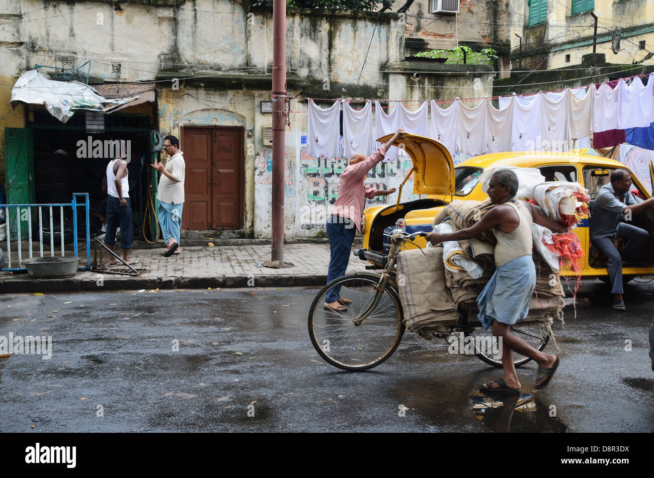 Kolkata street, India Stock Photo - Alamy