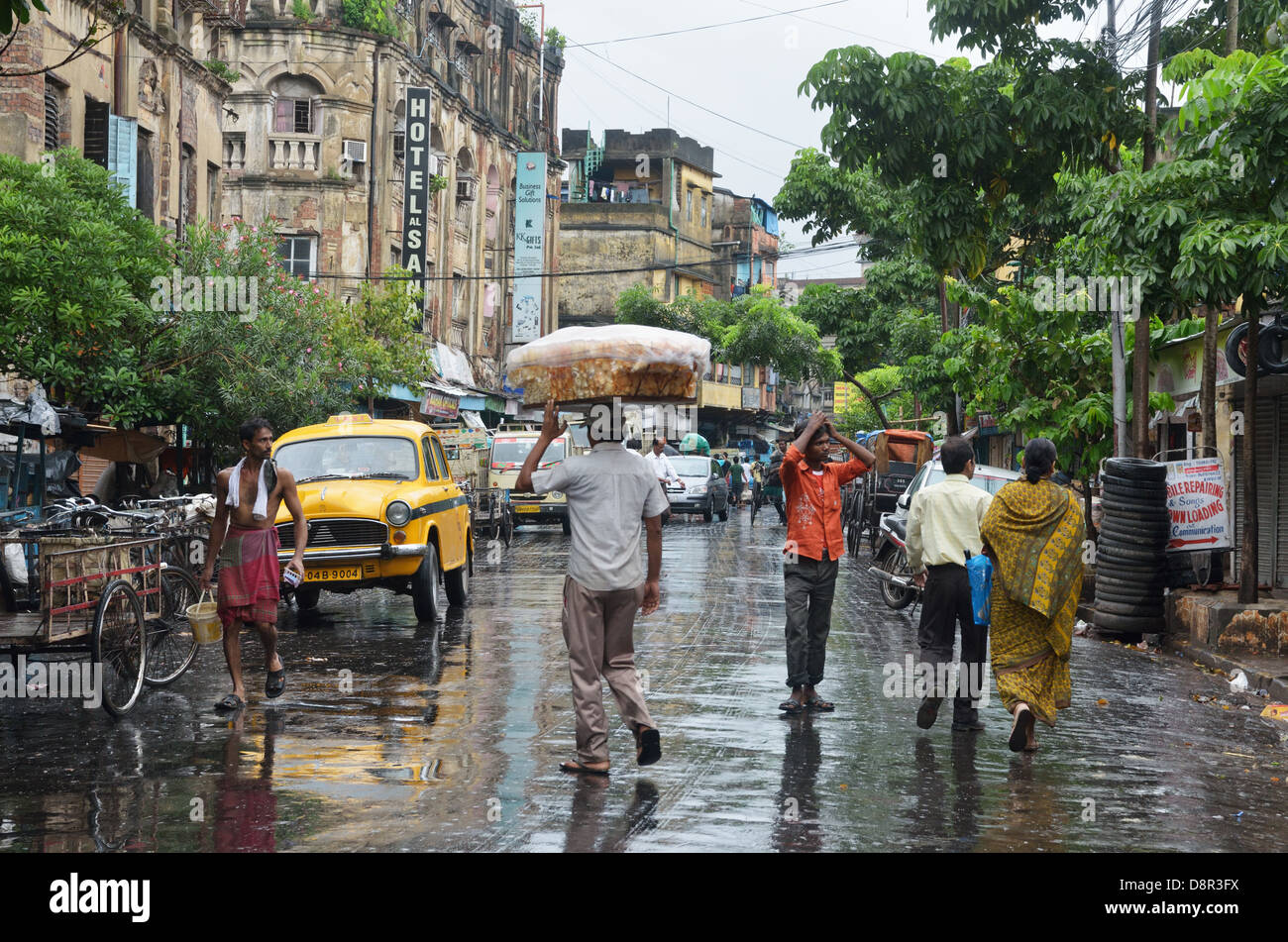 Mirza Ghalib Street, Chowringhee area, Kolkata, India Stock Photo - Alamy