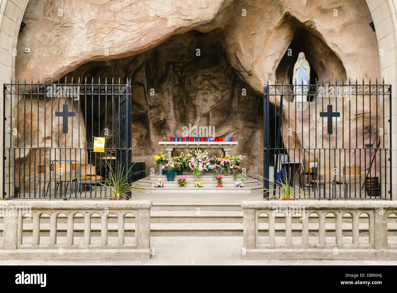 Marian grotto hi-res stock photography and images - Alamy
