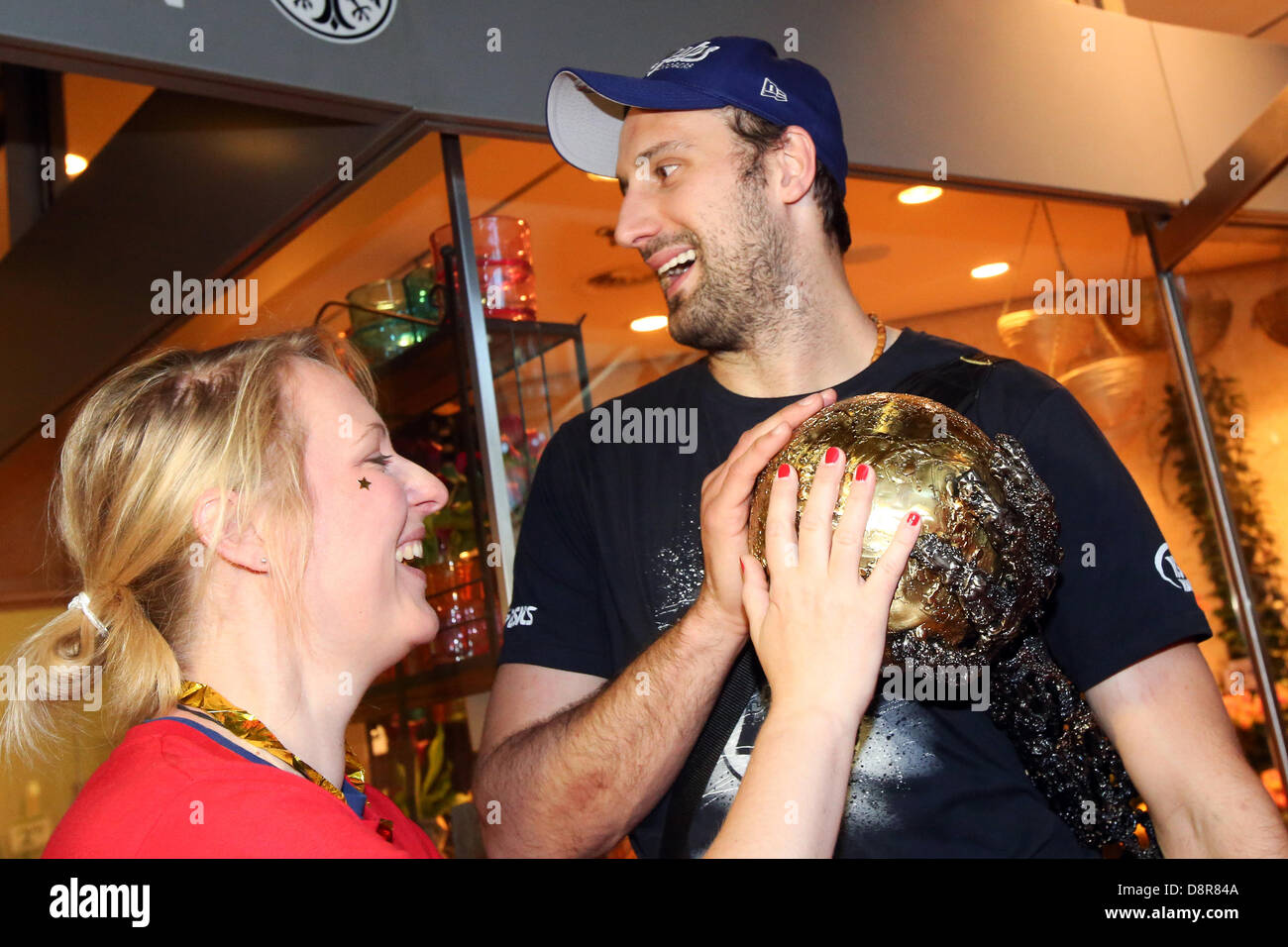 Handball players Igor Vori of handball club HSV Hamburg and a female ...