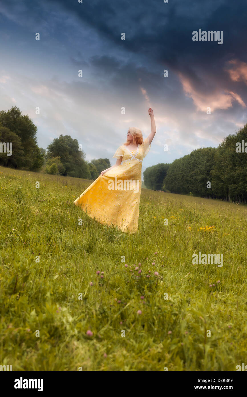 Girl in yellow dress dancing hi-res stock photography and images - Alamy