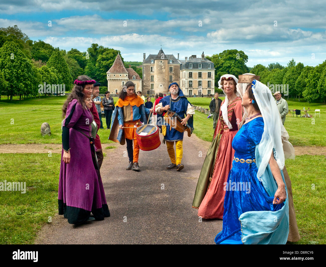 France traditional dance hi-res stock photography and images - Alamy