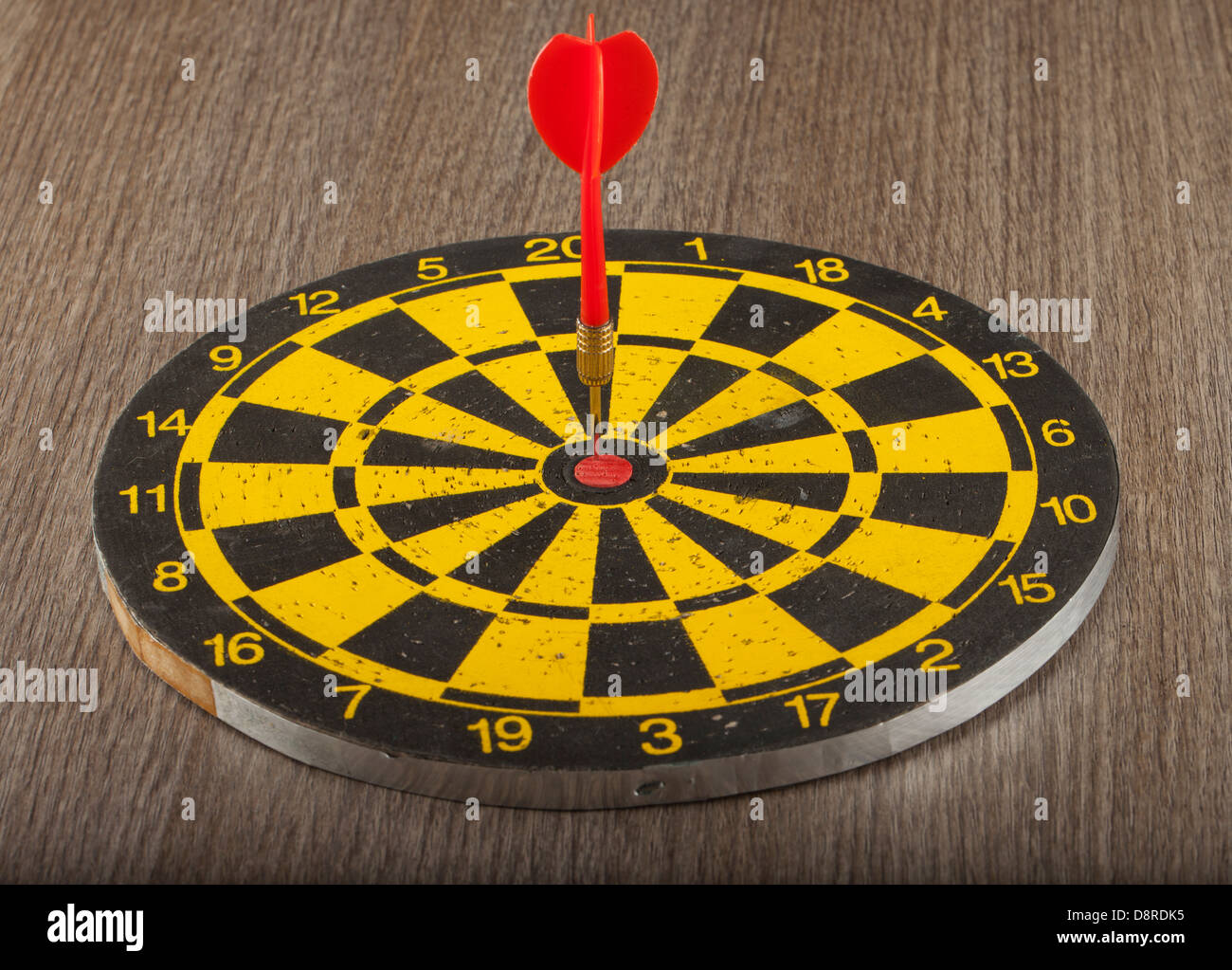 Yellow target hi-res stock photography and images - Alamy