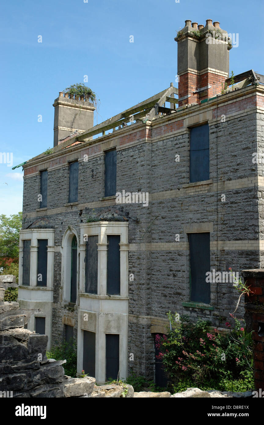 Derelict abandoned building hi-res stock photography and images - Alamy