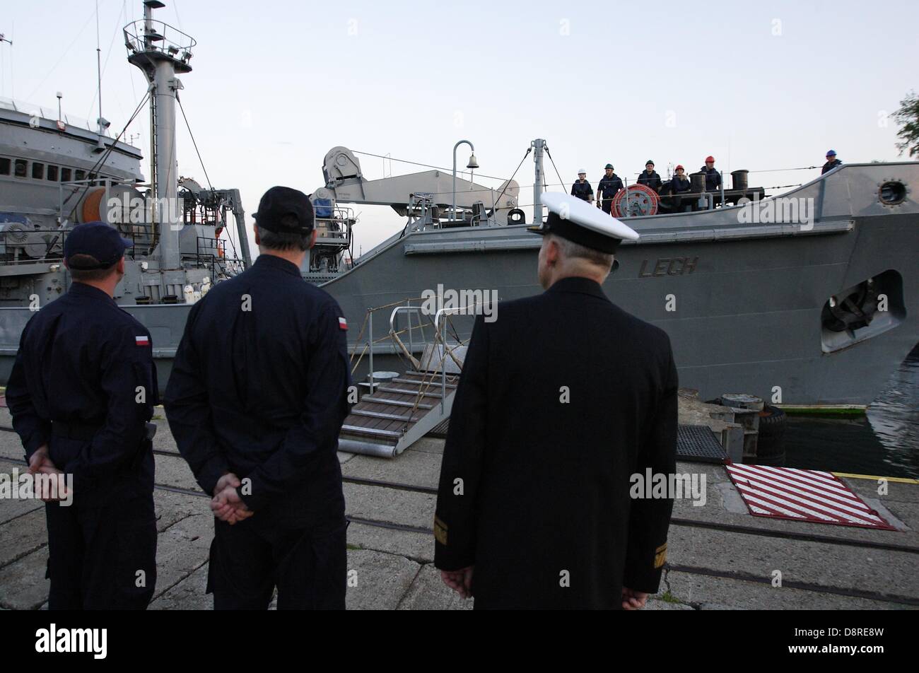 Navy ship naval soldierssailor naval soldiers hi-res stock photography ...