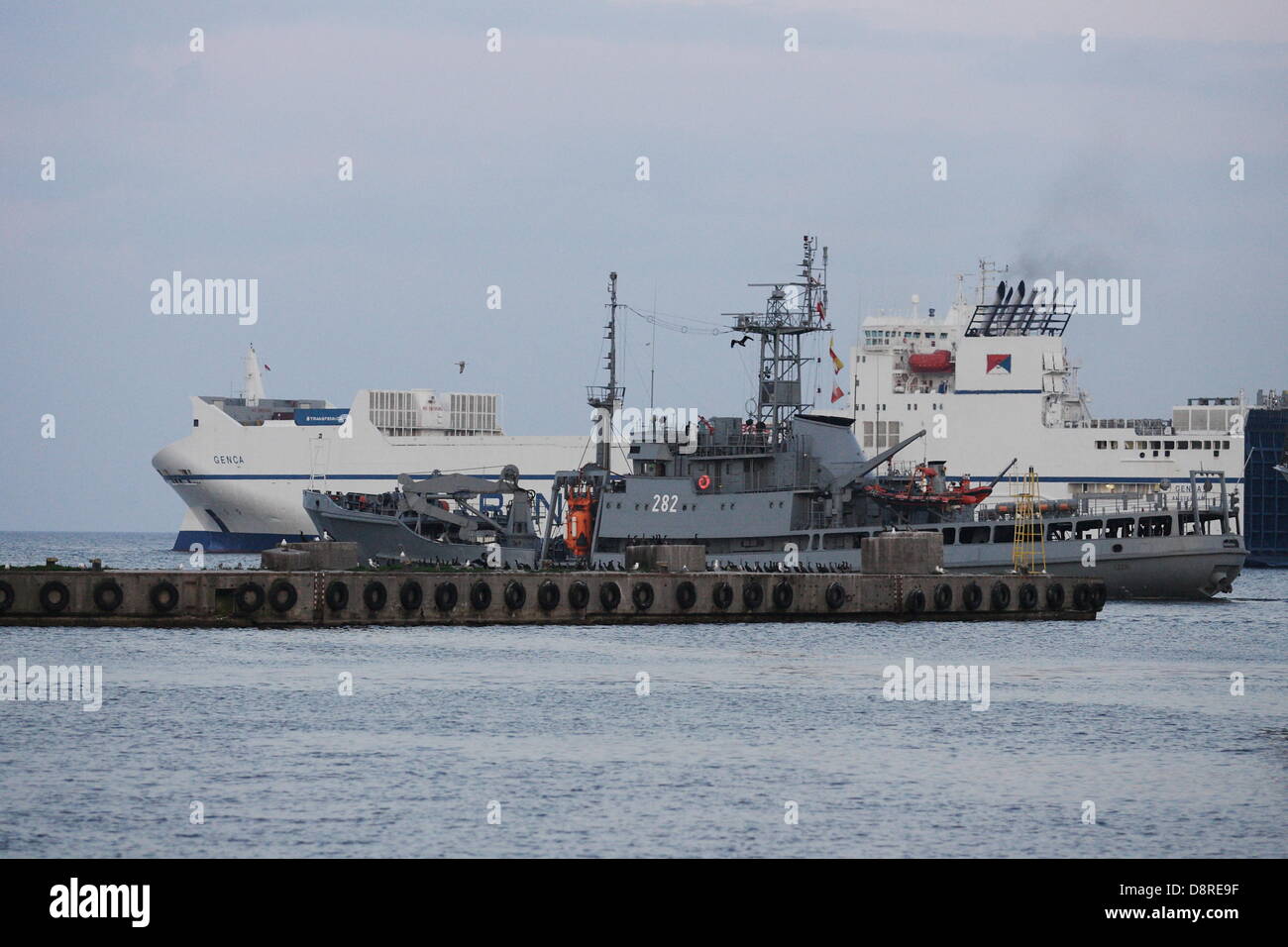 Navy ship naval soldierssailor naval soldiers hi-res stock photography ...