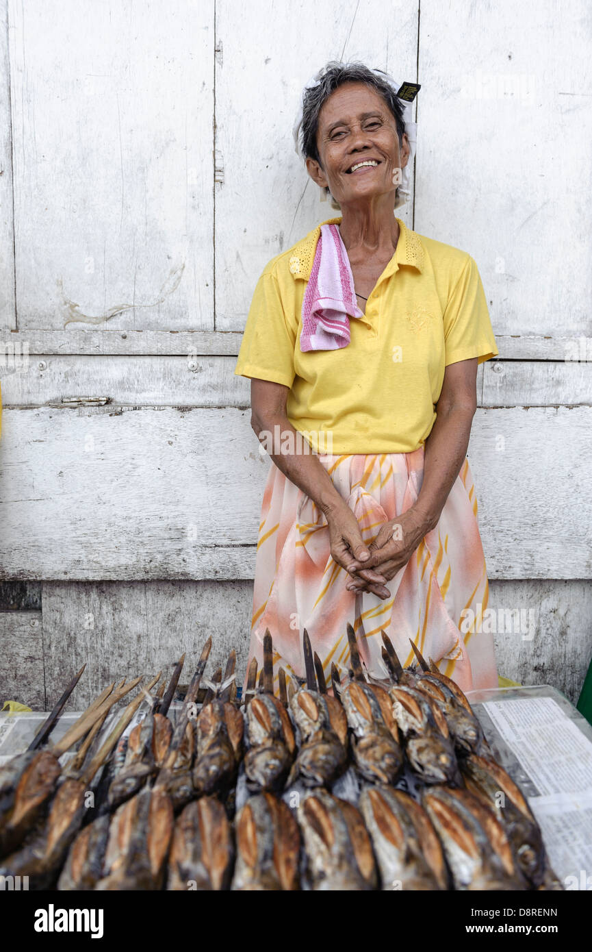 Woman selling fish in the streets of Carbon market, Cebu, Visayas ...