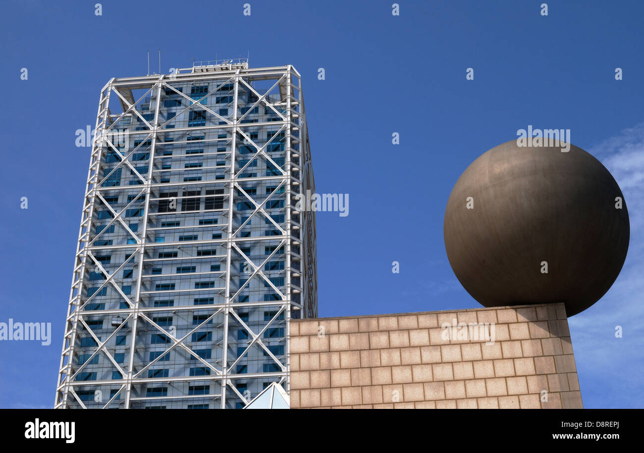 High rise building barcelona spain hi-res stock photography and images ...