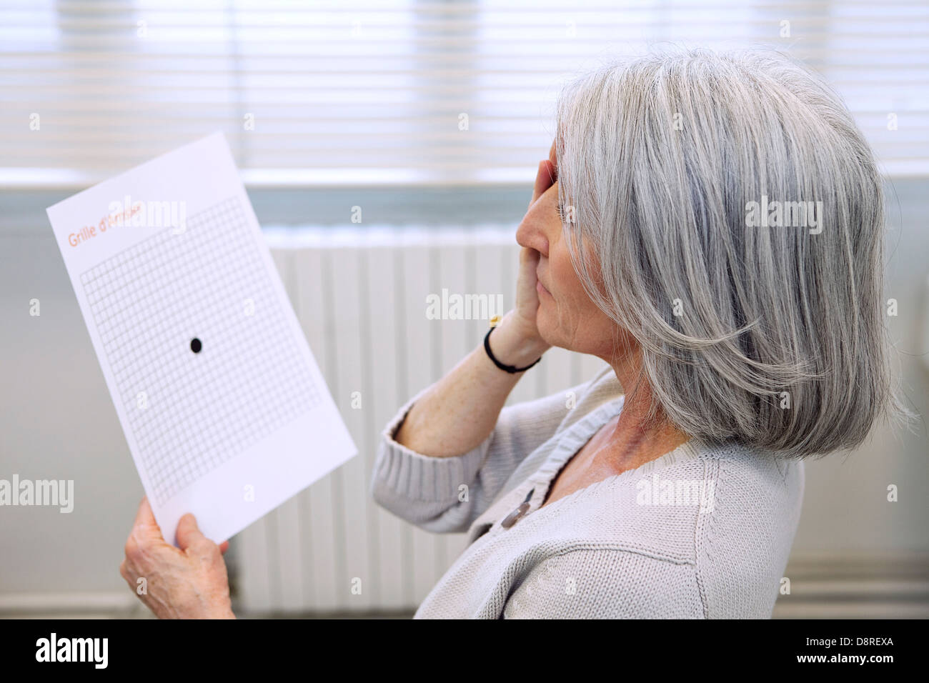 Amsler grid test hi-res stock photography and images - Alamy