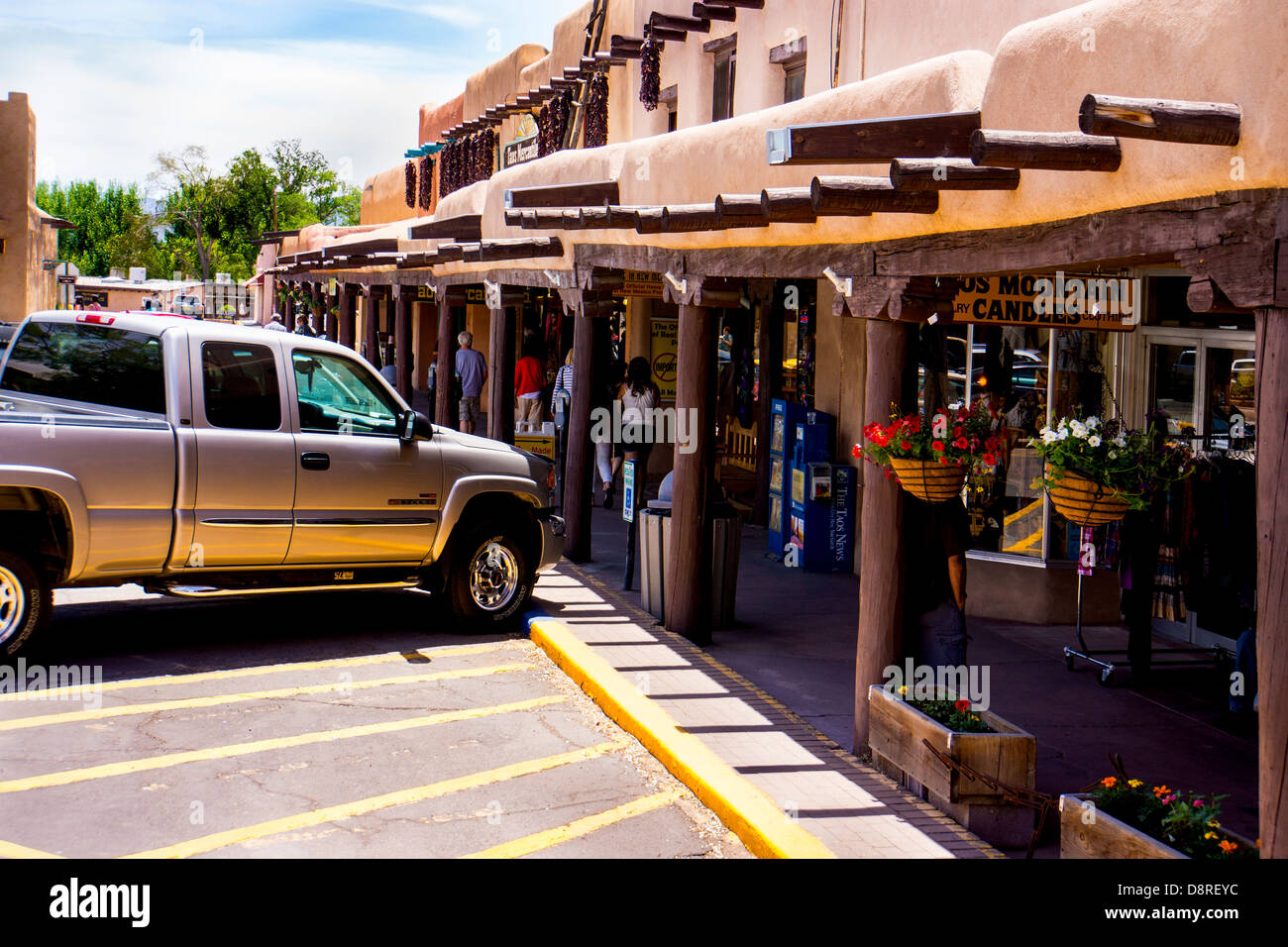 Adobe pots hi-res stock photography and images - Alamy