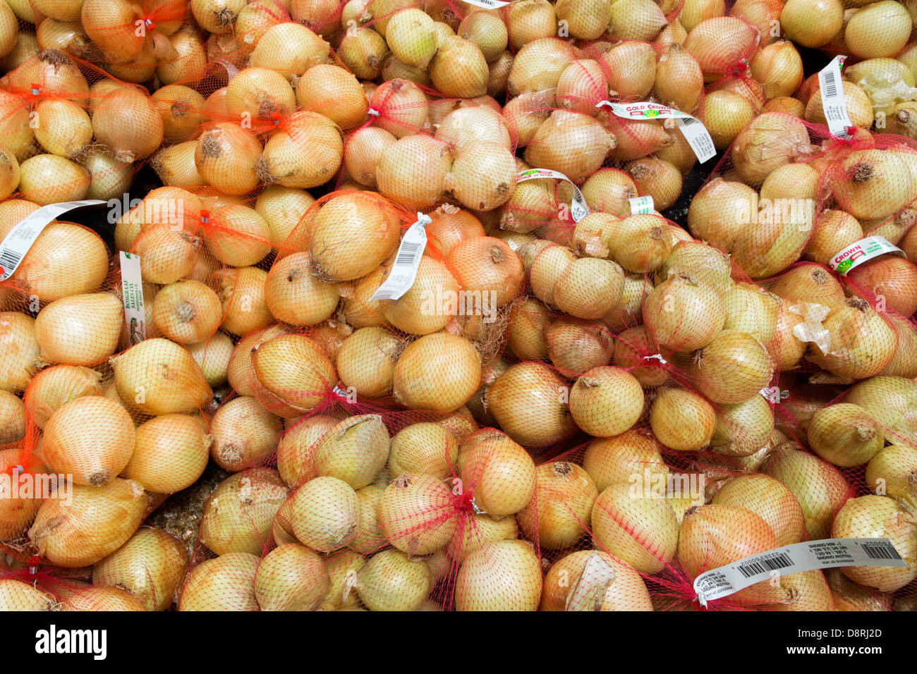 Bagged onions on display in a grocery store Stock Photo - Alamy