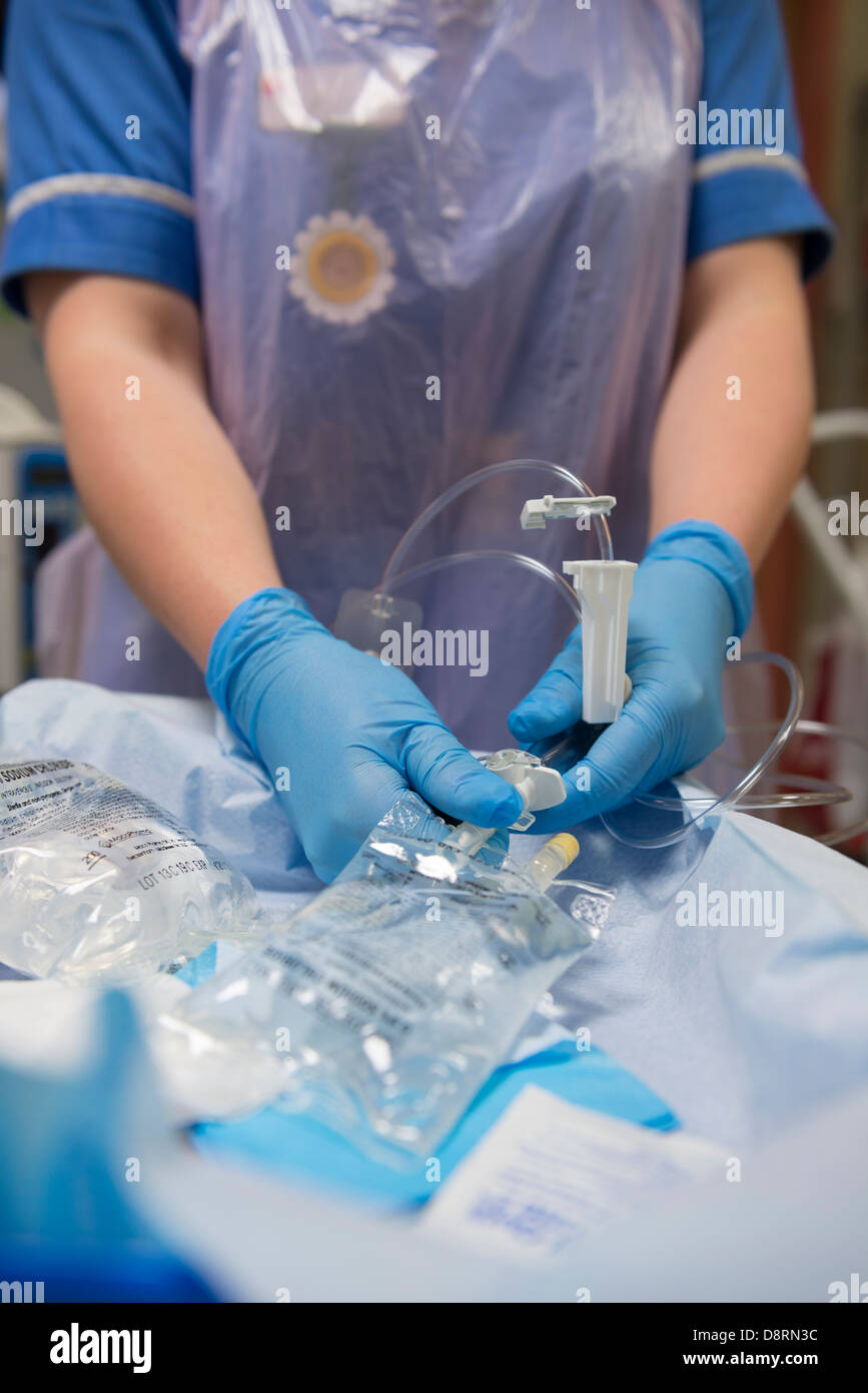 A nurse preparing a saline drip in a hospital Stock Photo - Alamy