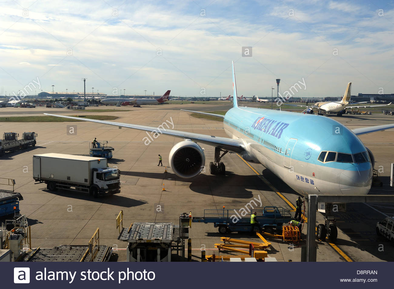 Heathrow Airport Terminal 4 Stock Photos & Heathrow Airport Terminal 4 ...