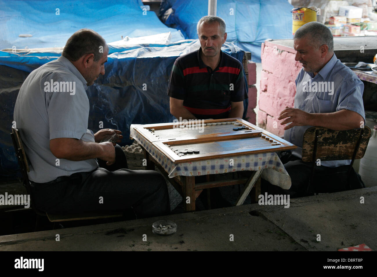 Azeri men playing backgammon, Azerbaijan Stock Photo - Alamy