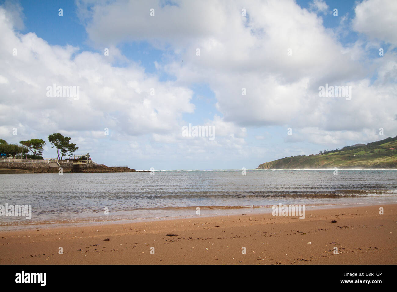 Beachview of Mundaka, in Spanish basque country Stock Photo - Alamy