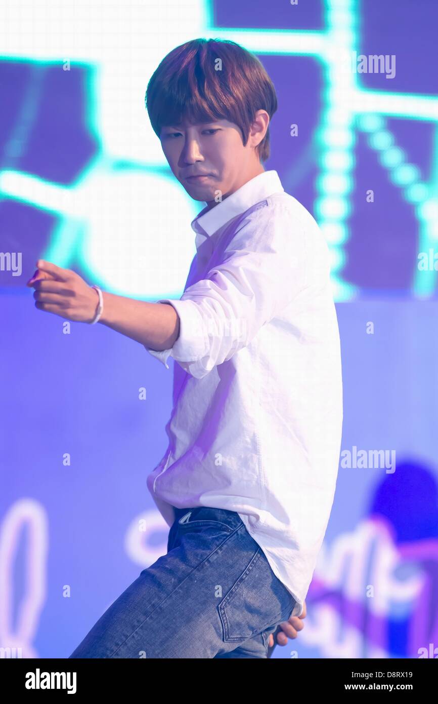 Boy group ZE:A performed at a disabled persons sports meeting in Seoul ...