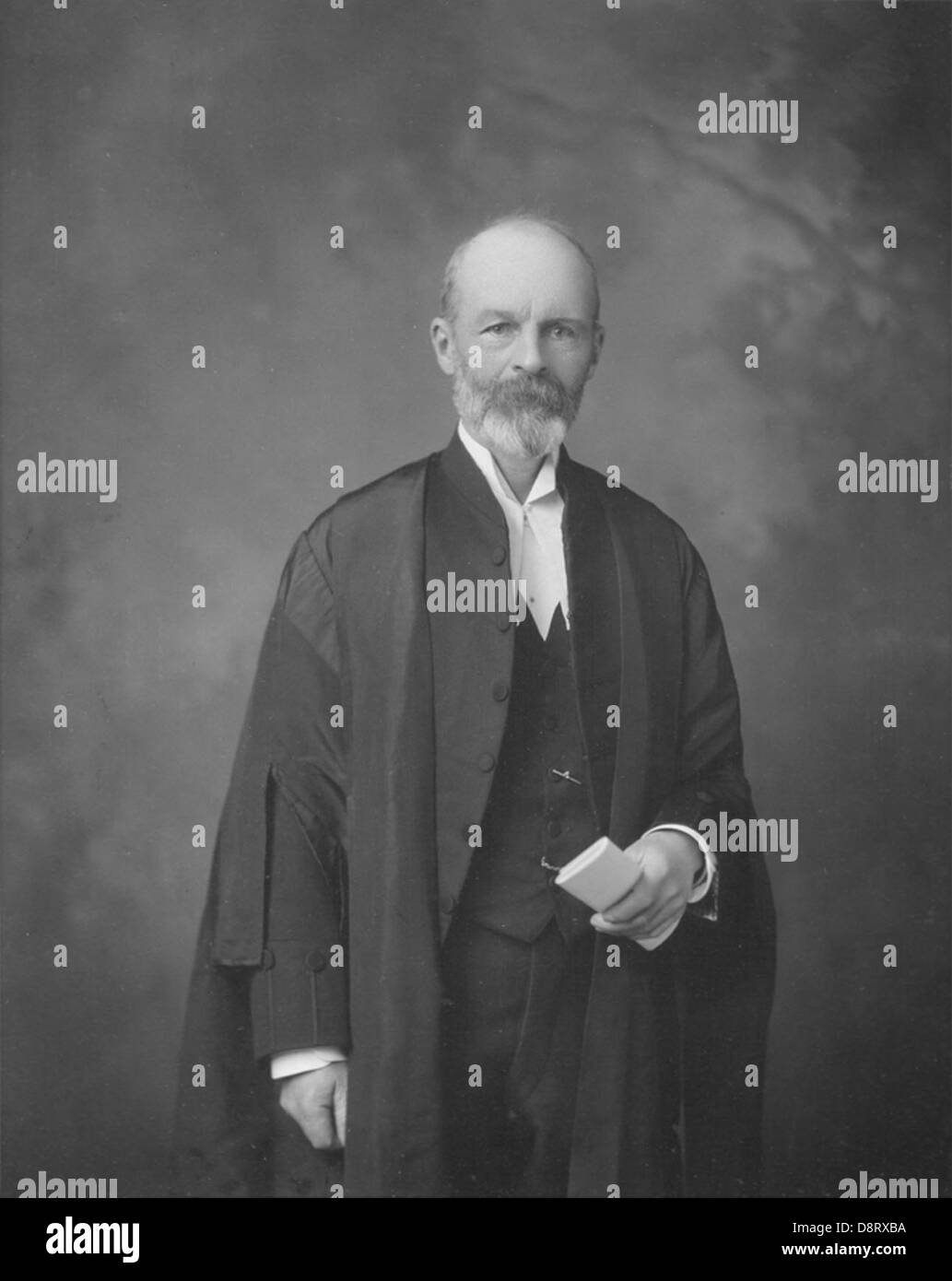 Legal robes hi-res stock photography and images - Alamy