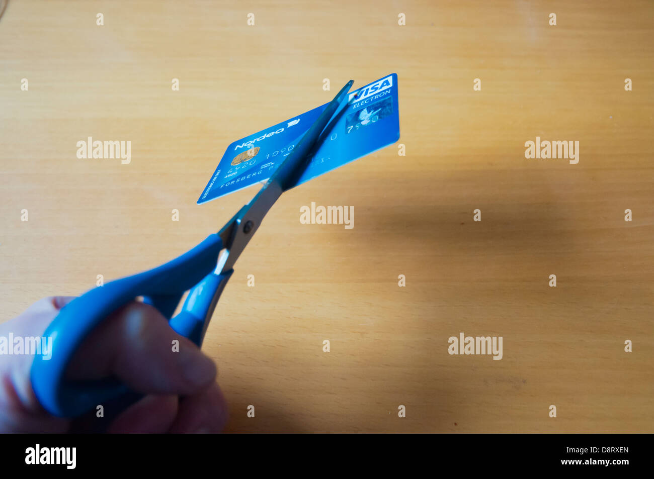 Cutting up credit cards hi-res stock photography and images - Alamy