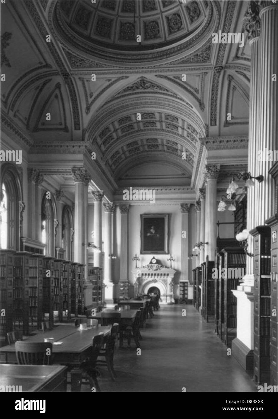 The photograph shows the Main Reading Room of the Great Library at ...