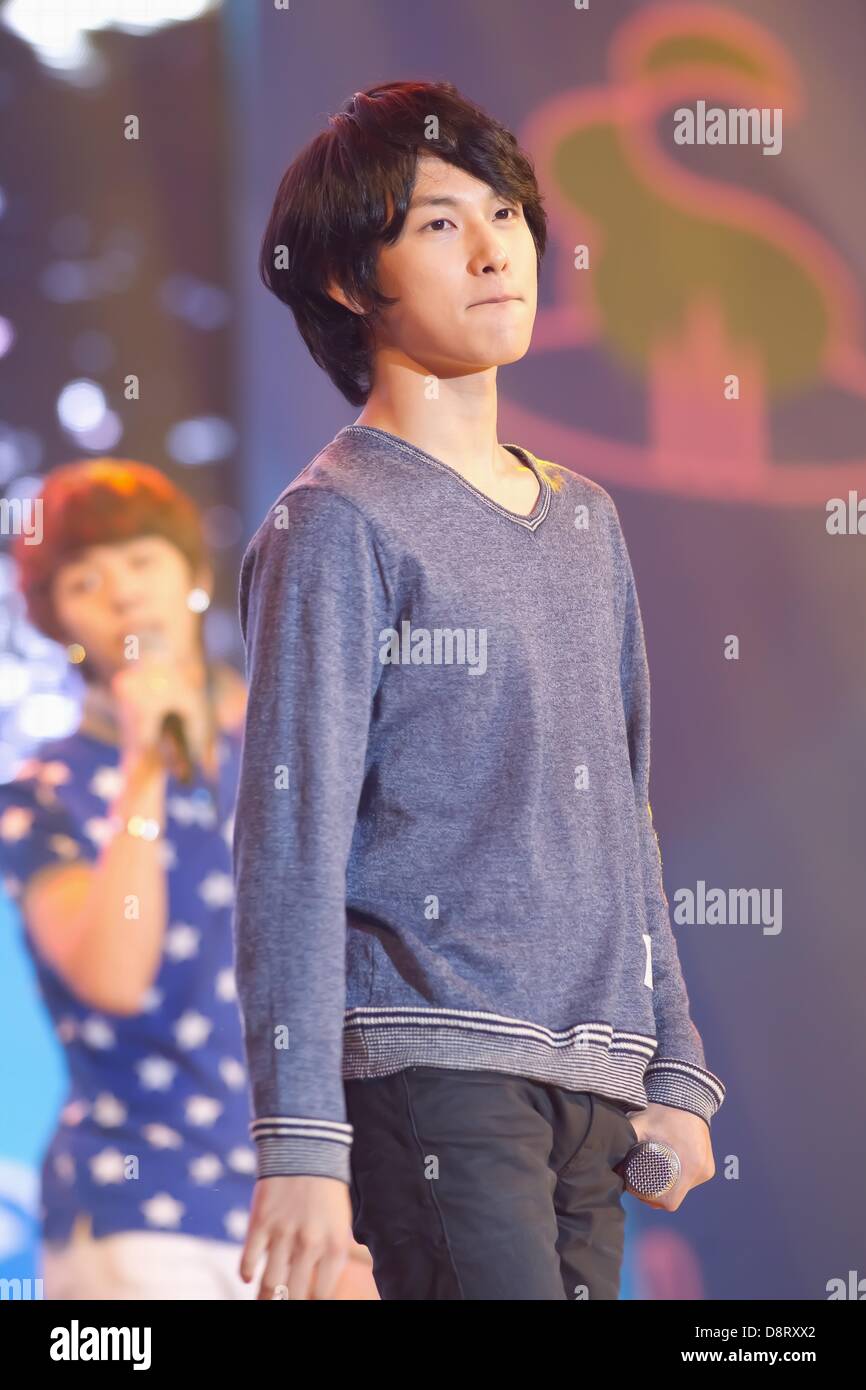 Boy group ZE:A performed at a disabled persons sports meeting in Seoul ...